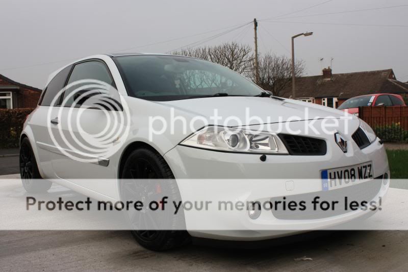 Detailed: White Megane R26 | Detailing World Forum