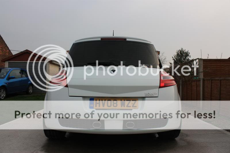 Detailed: White Megane R26 | Detailing World Forum