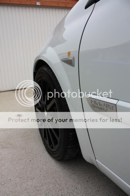 Detailed: White Megane R26 | Detailing World Forum